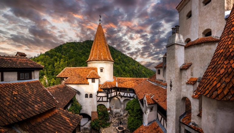 România, prima în topul destinațiilor recomandate de revista Vogue ...