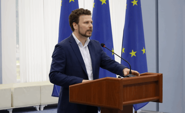 Ministrul Dan Perciun, mesaj de Ziua Lucrătorilor din Învățământ